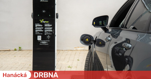 Elektromobily mají zelenou. Ve FN Olomouc je možné dobít jejich baterie ...